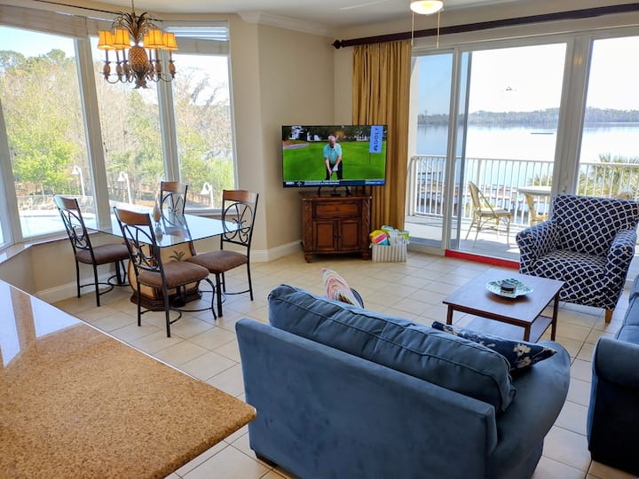 Corner 2bed/2bath Lakefront Pool Condo Near Disney - Orlando, FL