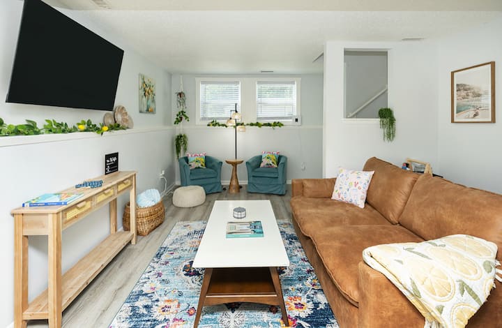 Little Italy In Dsm: Upgradedkingbed &Reading Nook - Des Moines