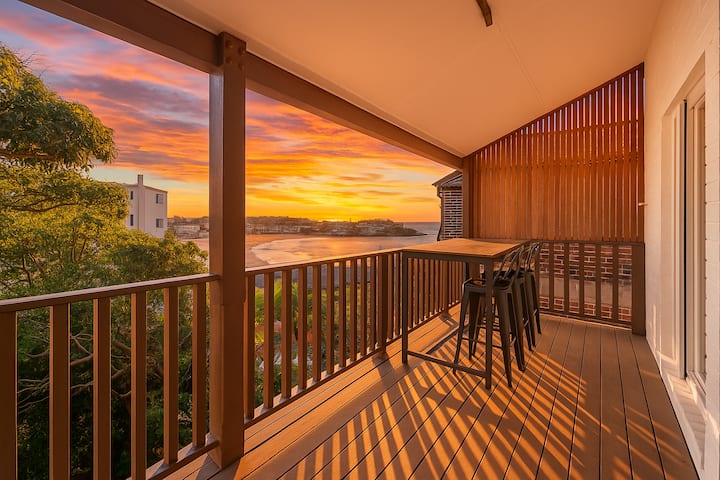 Stylish Bondi Beach Apartment With Sea Views - Bondi Beach