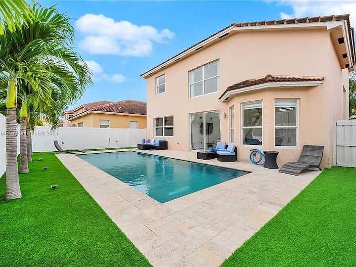 Elegant House Close To The Keys! - Homestead, FL