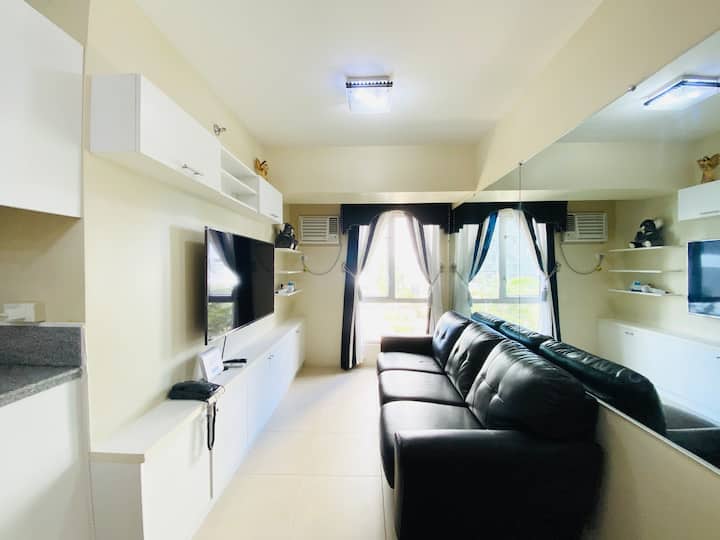 Elegant 2br Flat In It W/ Huge Smart Tv - Cebu City