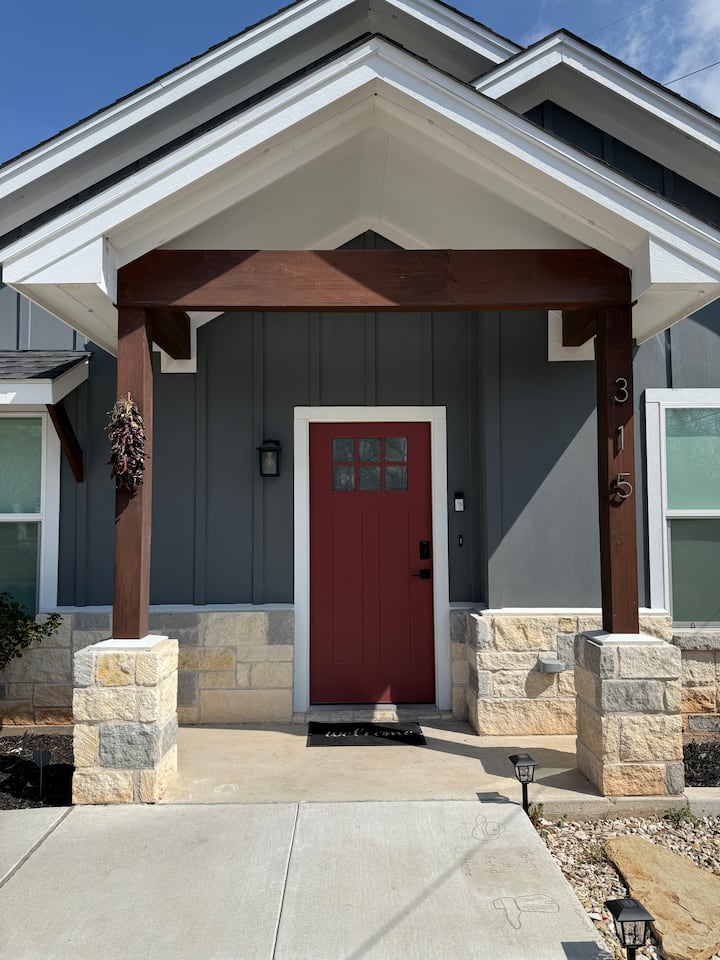Modern Farm Home - Waco, TX
