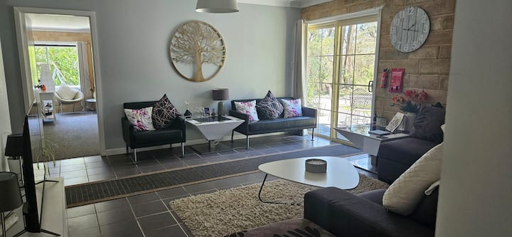 Lge Fam Room W Own Ensuite Pet Friendly. 2 - Southern Highlands