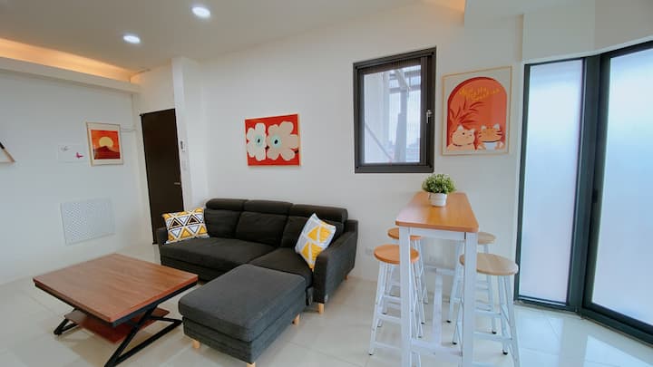 Near Mrt Next To Downtown Spacious With Balcony - Taipei