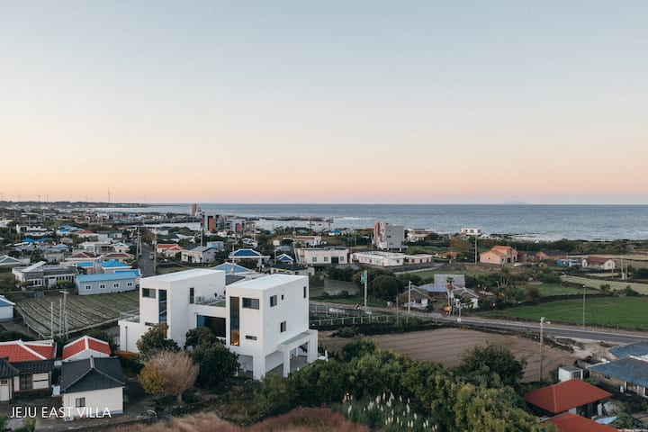 Jeju East Hub: Ocean View House With 2 Jacuzzis - Jeju-si