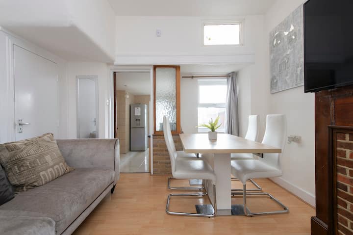 4 Bedhouse In Dartford 8 Beds Sleeps 10 Near Shops - Dartford