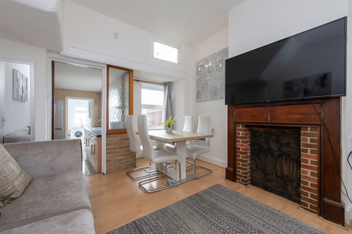 Dartford Comfort House – 4br | Sleeps 10 | Wifi - Dartford