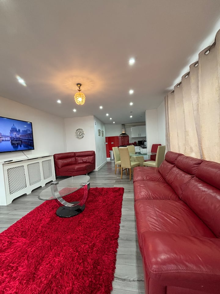 Cheerful 2 Bedroom Bungalow Fully Furnished - High Wycombe