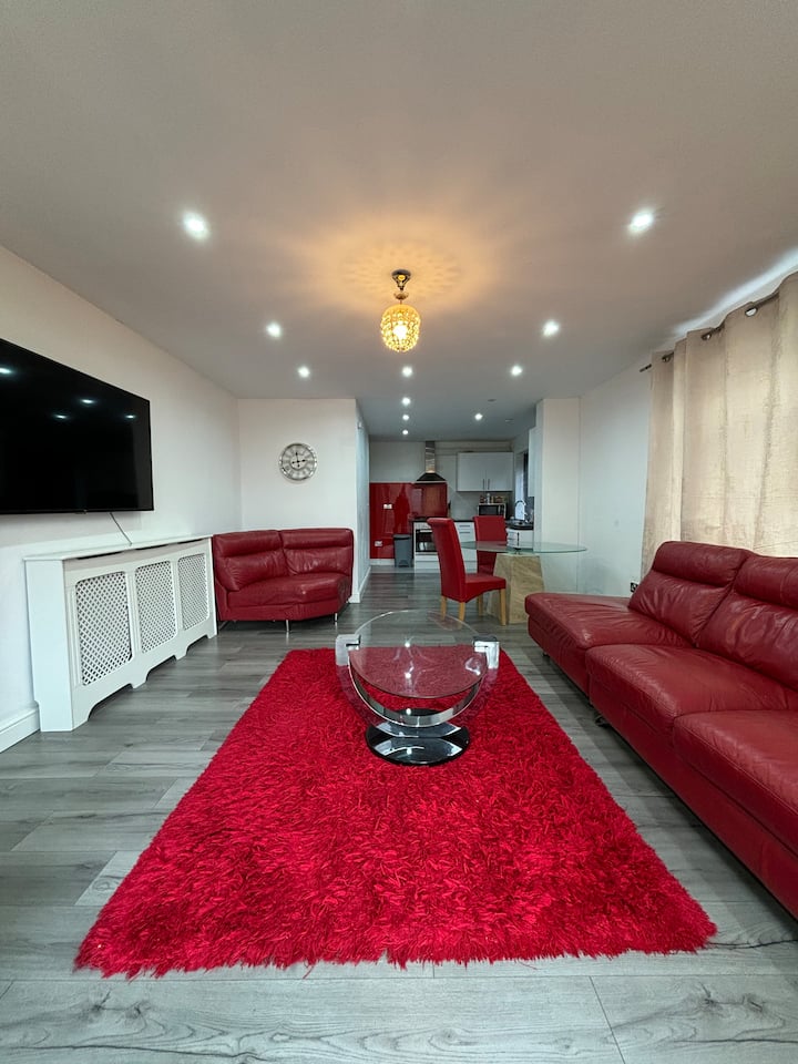 Cheerful 2 Bedroom Bungalow Fully Furnished - High Wycombe