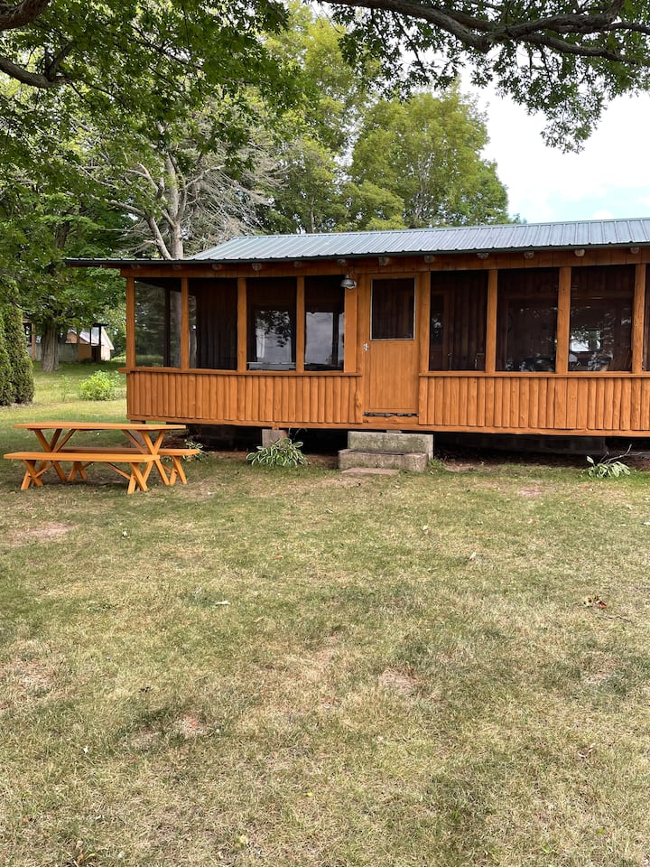 Black Lake
Bluff View
Season
5/9-10/30 - Black Lake, NY