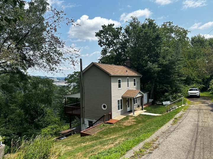 Minutes To Downtown, Scenic Views, Secluded Stay - Pittsburgh, PA