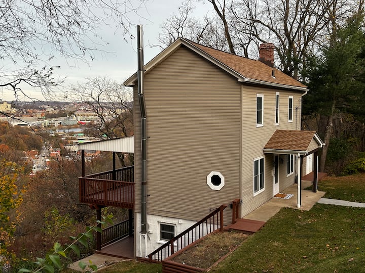 Private Scenic Stay 2 Miles To Downtown Pgh - Pittsburgh, PA