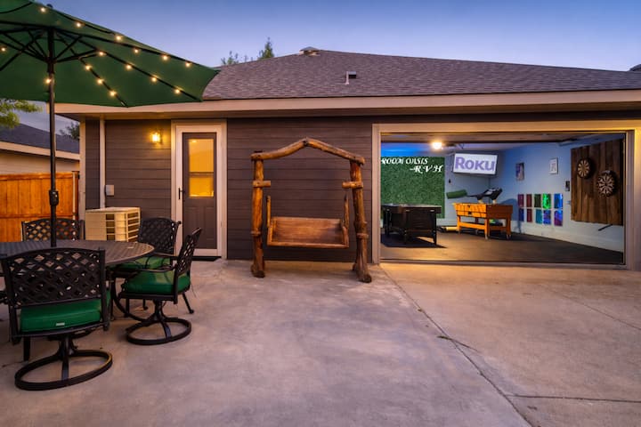 Game Room & Private Massage Retreat • 4br •2 Kings - Lancaster, TX
