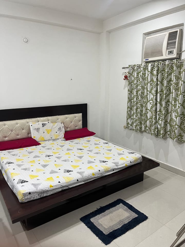 Cozy Private Room With Balcony - Gwalior