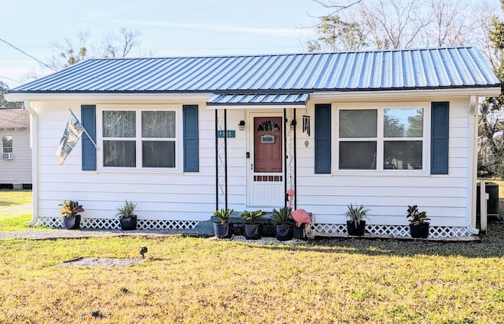 Nicholson Nook
5 Mins. From Downtown Bay St. Louis - Buccaneer State Park, Waveland