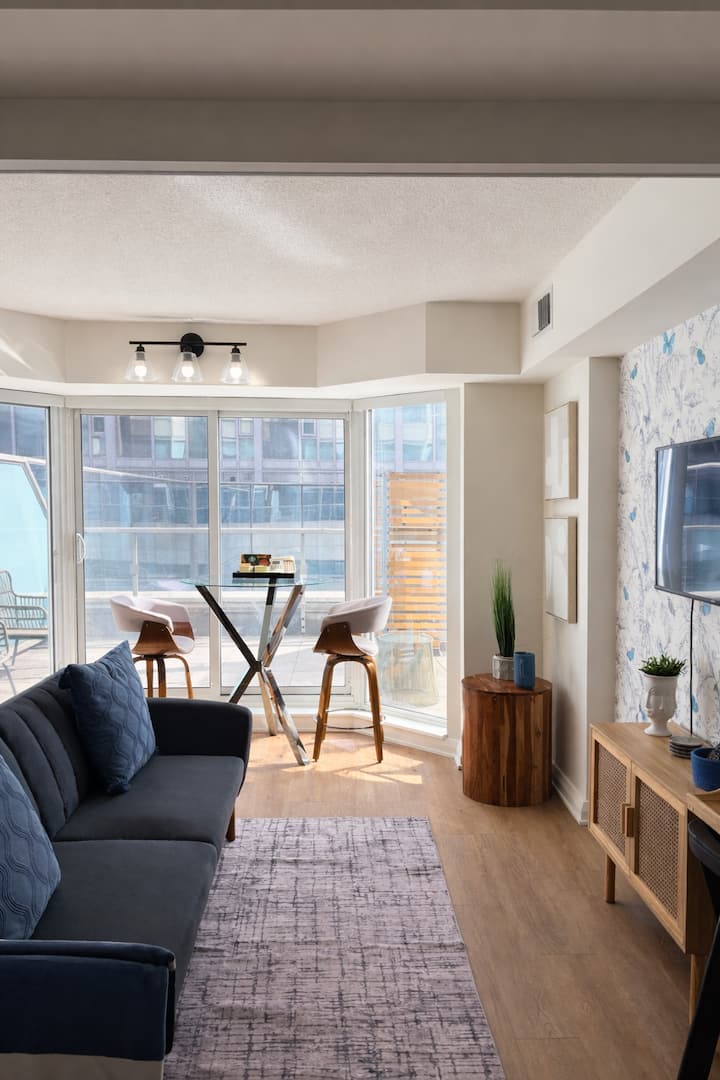 Chic Yorkville 1bd W/ Private Terrace - Toronto