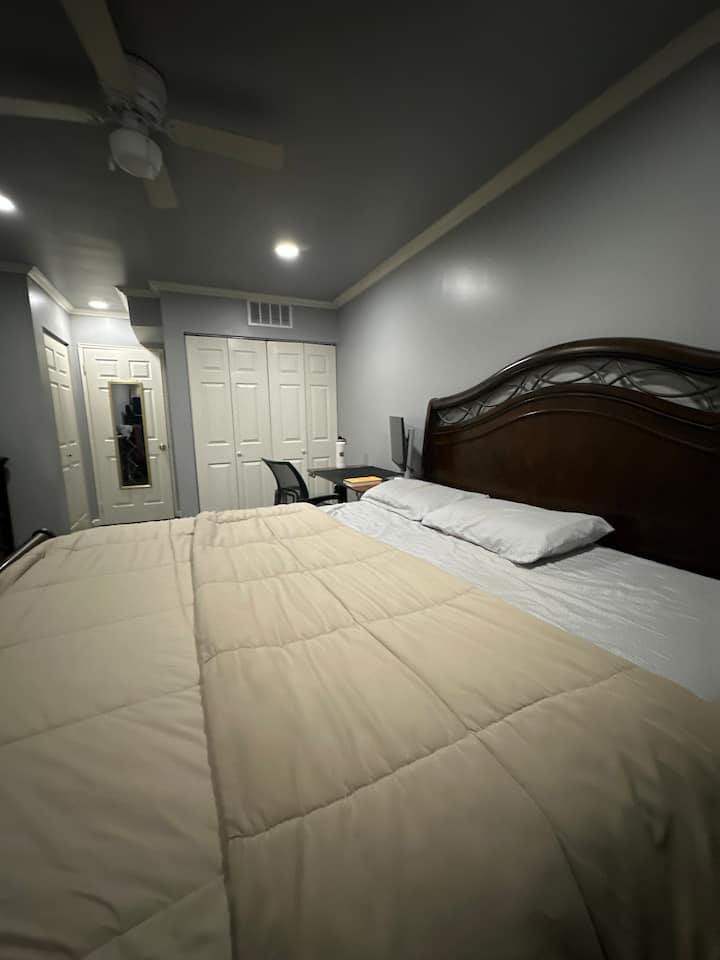 Cozy & Conveniently Located - Edison, NJ