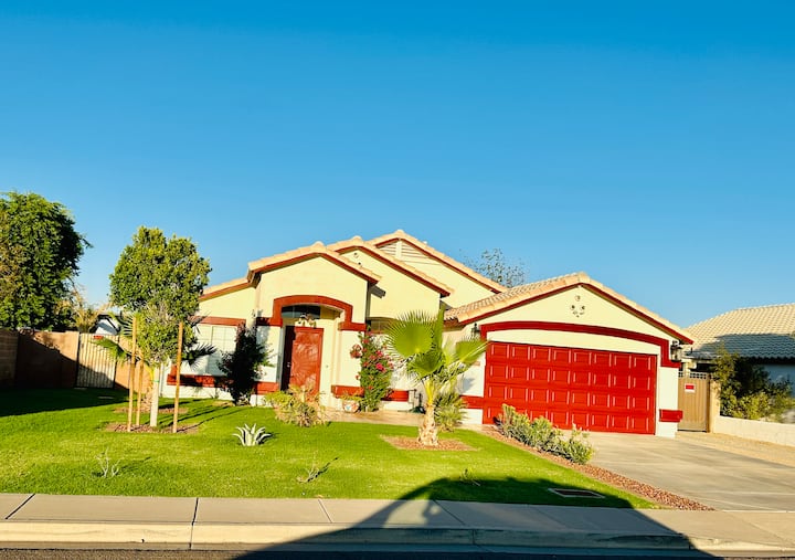 Paradise's Glendale / Heated Pool - Glendale