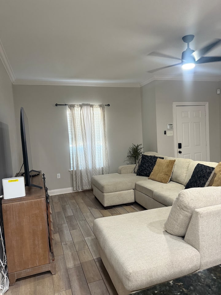 Entire House In Baton Rouge - Baton Rouge, LA