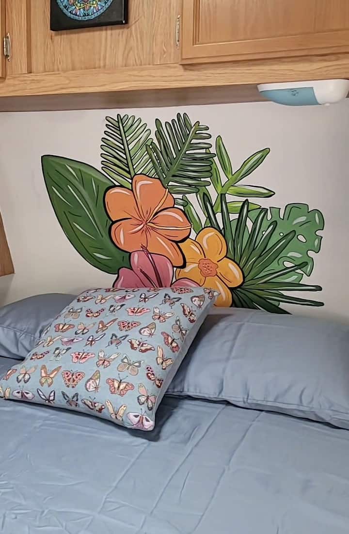 Foodie Hippie Bed & Bud Rv - Las Vegas, NV