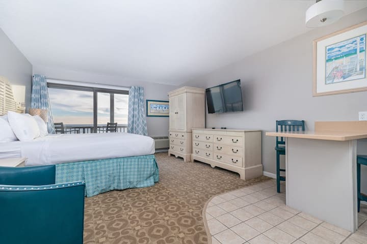 Oceanfront Suite With Bay-view Balcony, Full Kitch - Truro, MA