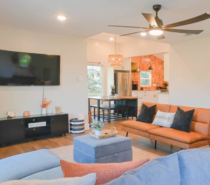 Spacious Rio Vista Retreat Perfect For Groups - 샌 마르코스