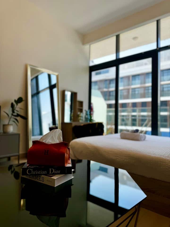 Brand New Airbnb 8 Min From Downtown With Pool&gym - Dubai