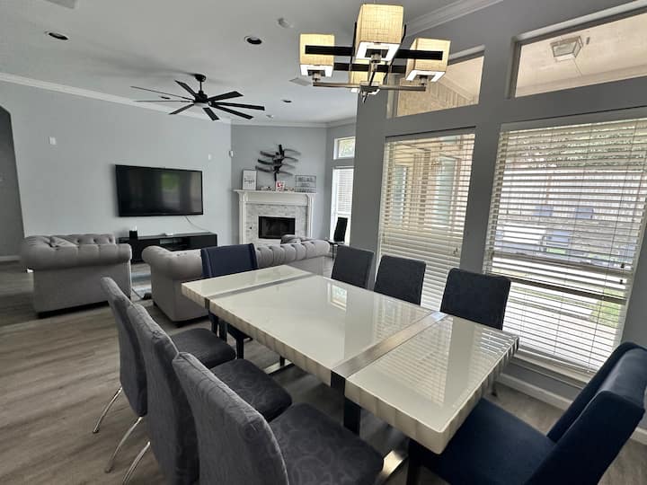 Spacious 5br Home | 9 Beds | Great For Large Group - Dallas, TX