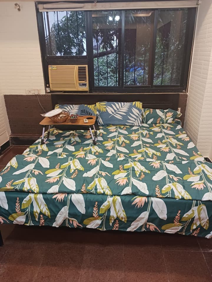 Master Bedroom With Toilet Bathroom Friendly Pets - Mumbai