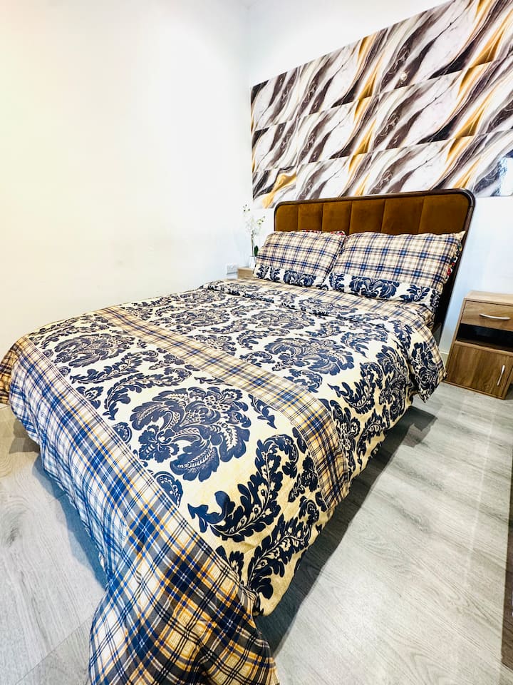 Comfortable Private Room En-suite - Free Parking - Harpenden