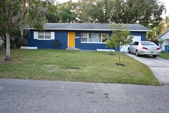 Cozy Two Bedroom, Large Backyard - Maitland, FL