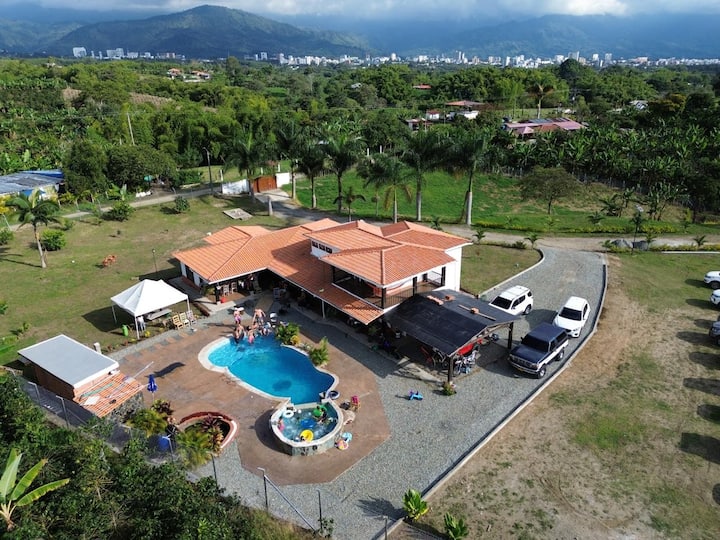 Hermosa Casa Campestre Para Estar En Familia. - Armenia