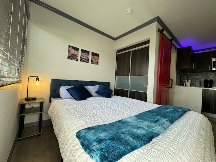 New Condo 2 Blocks From Fremont - Las Vegas, NV