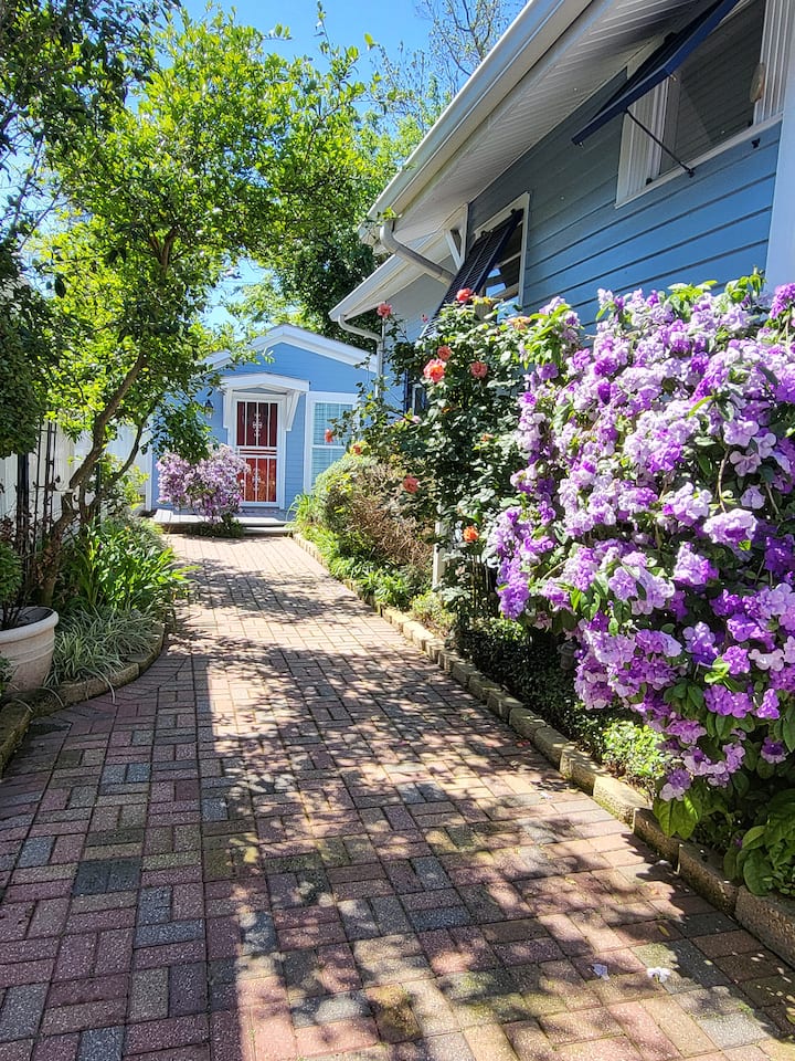 French Quarter Fest Stay Driveway Parking - New Orleans, LA