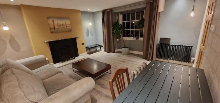 2 Bed Apartment 
Garden & Patio - Bristol