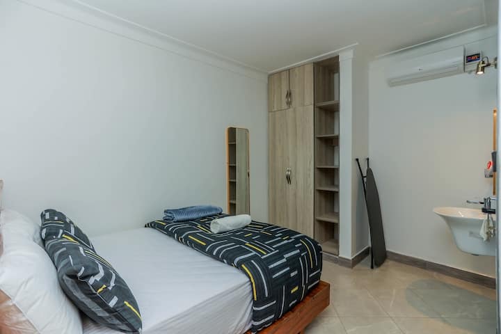 1br Stay Near Bahai Temple – W/wi-fi, Ac, Smart Tv - Uganda