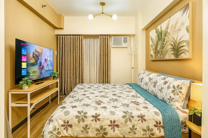 Cozy Nest- 1br W/balcony+netflix @Tomas Morato - Quezon City