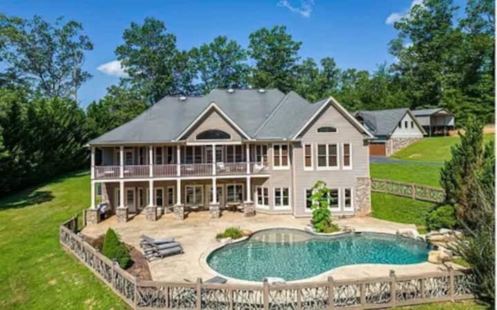 Luxury Stay W/ Sauna – 2 Min To Orchards & Town - Blue Ridge, GA