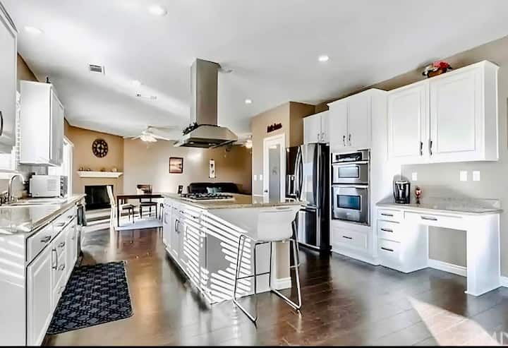 Elegant 3000 Sq Ft Home: 4 Bedrooms Of Pure Bliss - Victorville