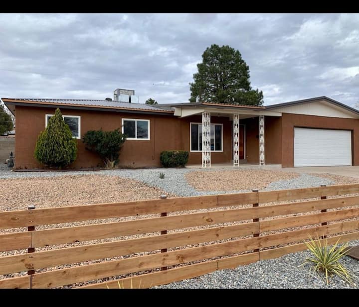 3 Bed/2 Bath Home In Albuquerque Ne Heights - Albuquerque, NM