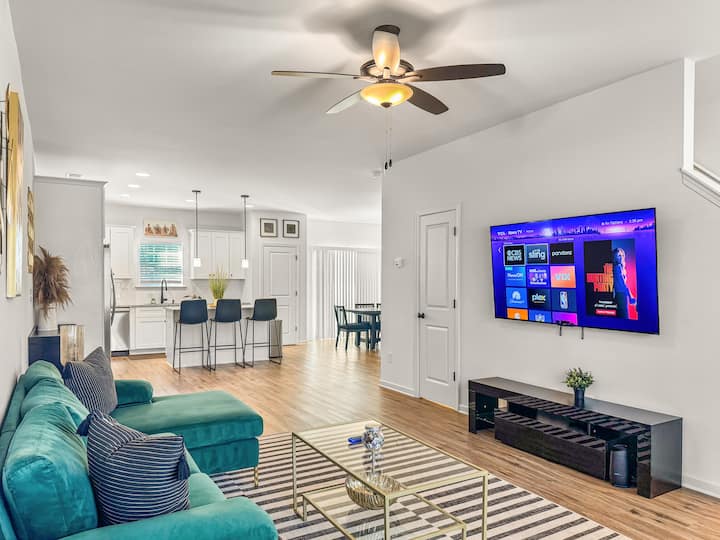 Spacious 5br Home W/ Garage - Book Now - Weekend! - Charlotte, NC