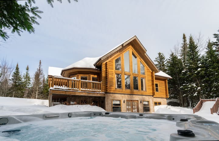 Fiddler Lake Resort: Chalet + Private Pool & Spa - Saint-Sauveur