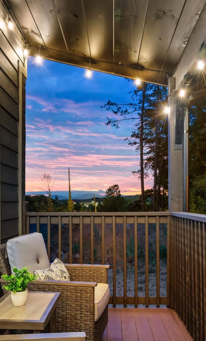 Cozy, Private Cabin~mtn View, Hot Tub & Game Room - Sevierville, TN