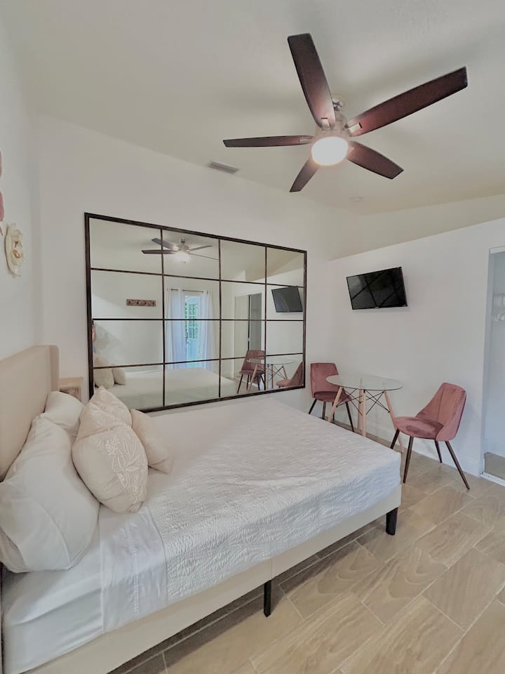 Traveler’s Paradise - St. Petersburg, FL