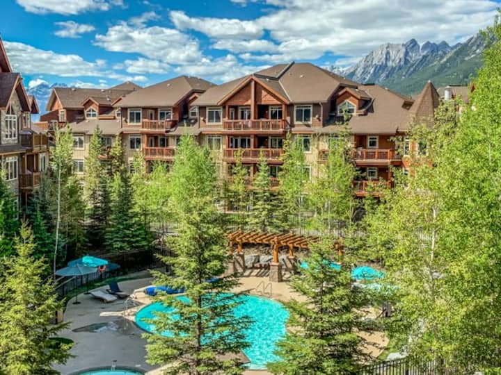 Stoneridge Mountain View - Heated Pool & Hot Tub - Canmore