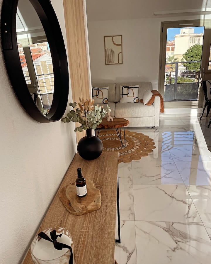 Appartement En Bord De Mer Avec Parking Et Piscine - Cannes
