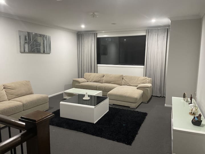 2 Spacious Bedroom In Beautiful Double Storey Home - Melton