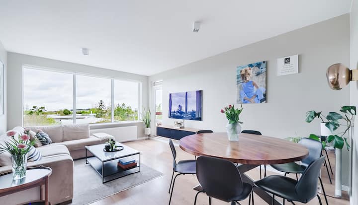 Cozy Stay With Sunset Views - Reykjavík