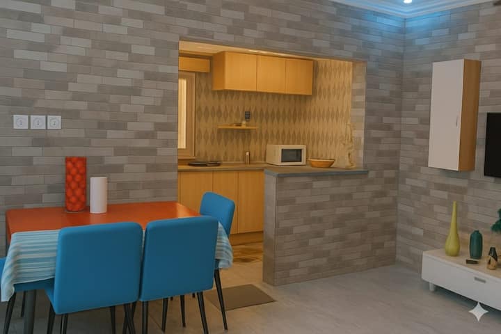 Votre Maison Loin De Chez Vs Avec Panneau Solaire - Conakry