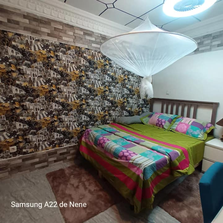 Calme Et Paisible,
Avec Panneaux Solaire24/24. - Conakry